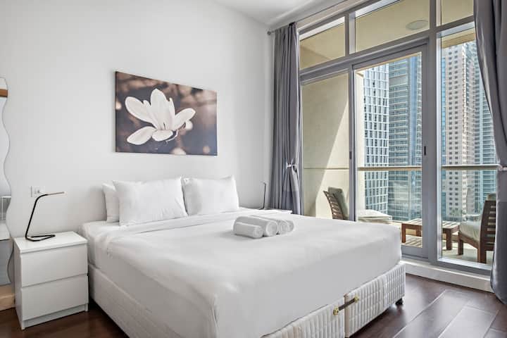 Stunning 1br W/pool & Gym Overlooking Dubai Marina - Dubai Marina