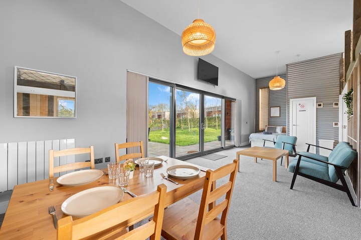 Cosy Cabin In Ashbourne - Sleeps 9 - Ashbourne