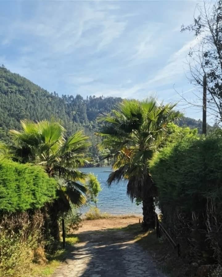 Lakefront House With Garden And Lake View - Ferreira do Zêzere