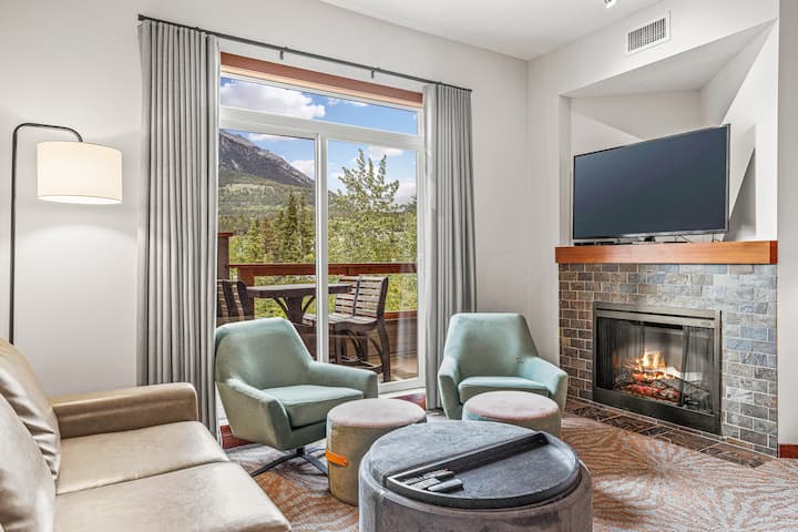 Scenic 3br Retreat W/ Mtn Views & Hot Tub + Pool - Canmore