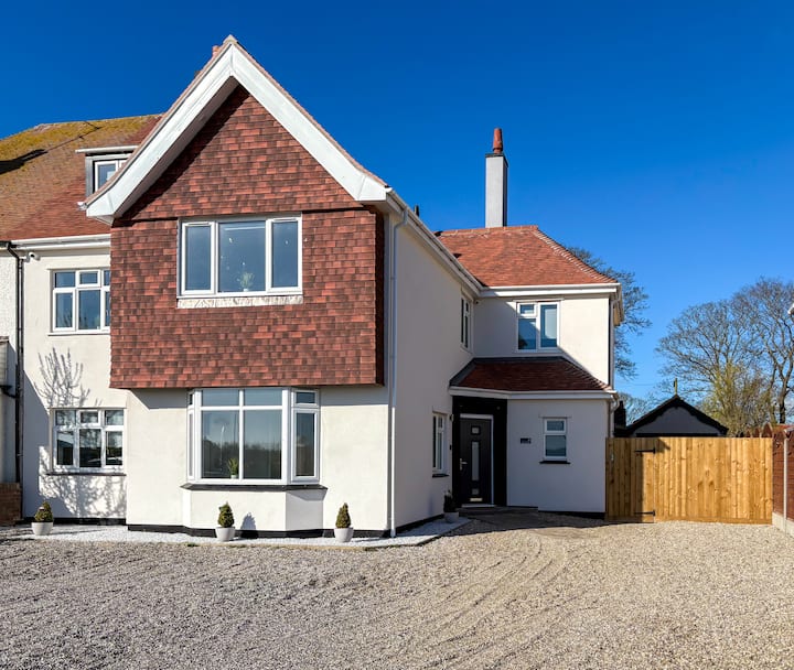 Crescent House - Amazing Coastal Escape - Great Yarmouth