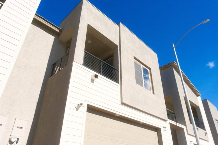 Cozy Comfort In Henderson - Henderson, NV