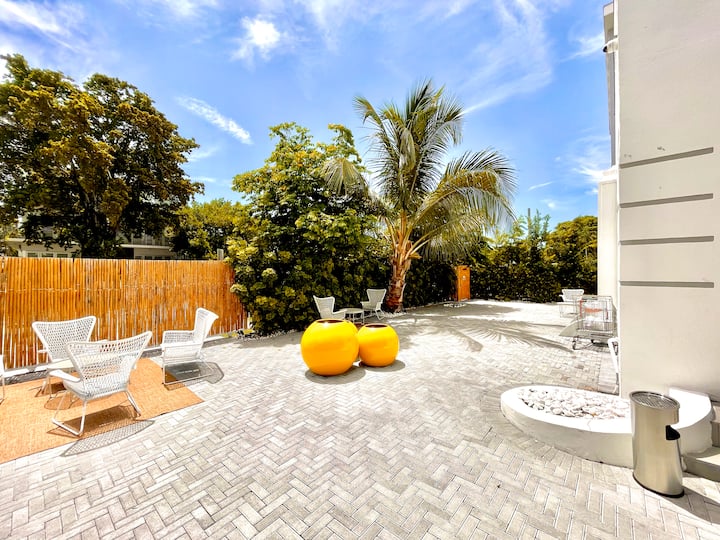 20+ Guest South Beach Suite - Miami Beach, FL
