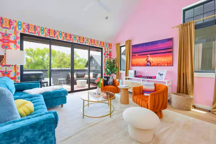 Music Row Haven | Modern Style + Private Hot Tub - Nashville