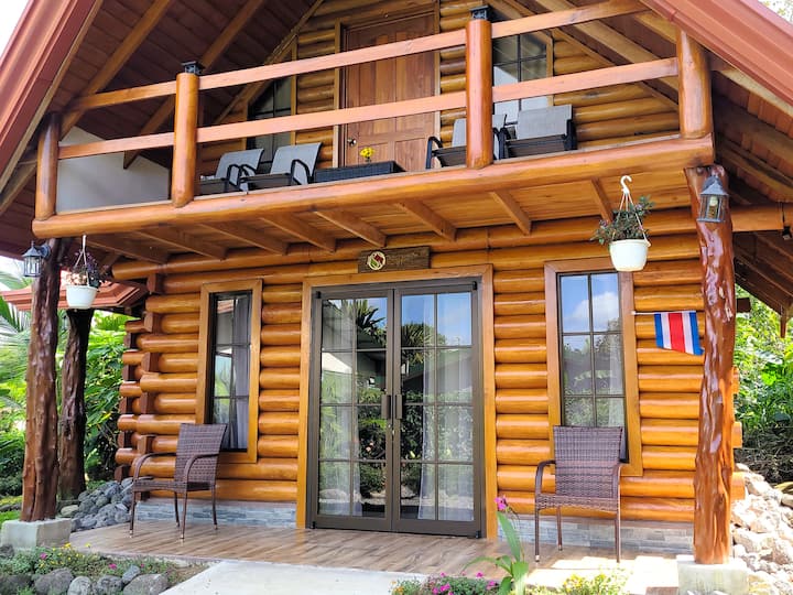 Arenal Sweet Bee Chalet | Warm Wood & Nature Vibes - La Fortuna