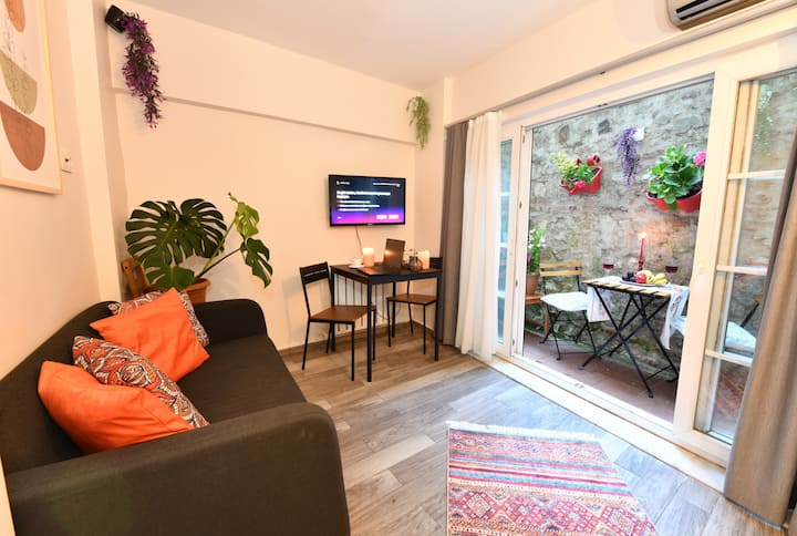 Bright &Cozy Home & Ac & Charming Veranda @Galata - Sancaktepe