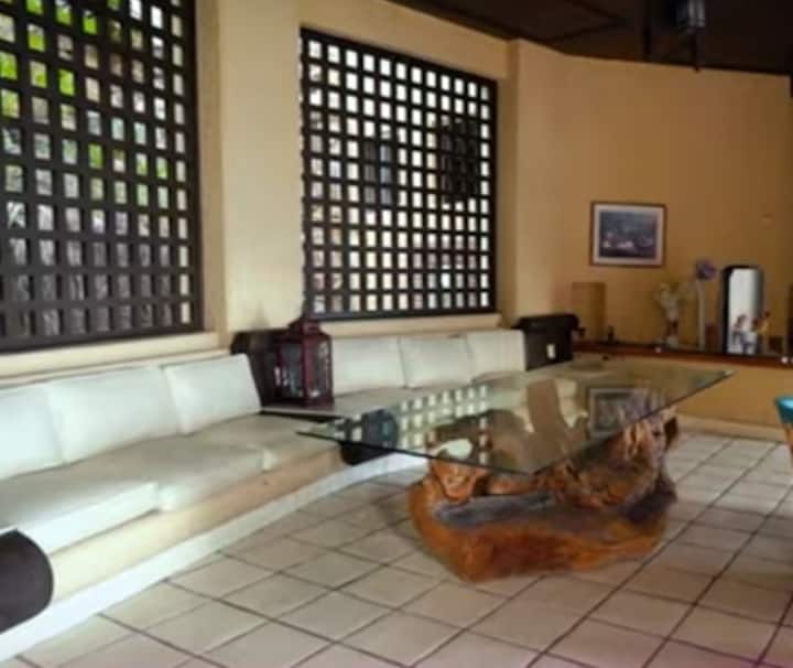 Casa Juan Gabriel 
( Cap. 30 Personas) - Acapulco