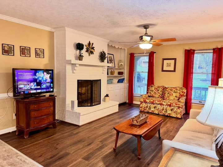 Perfect For Extended Stays! 1 Level & Fenced Yard - Chesterfield, VA