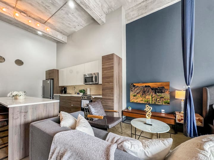 Luxury 3bd | Dt Dallas | Sleeps 16 | Free Parking - Dallas, TX