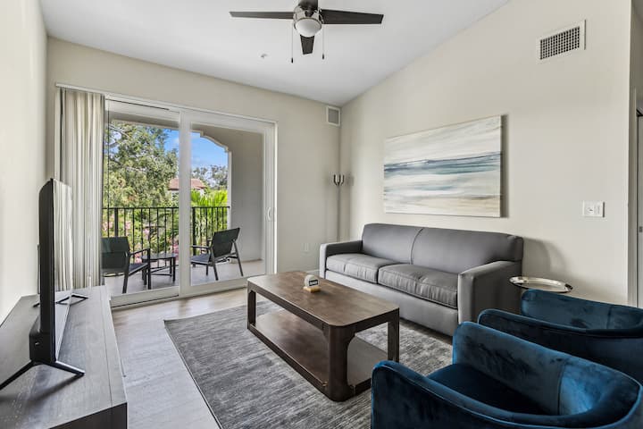 Kasa | Pool & Gym Access, Sunny 2bd | Hollywood - Hollywood, FL