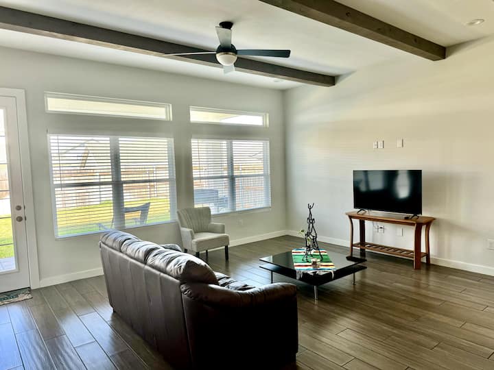 Modern 3 Bedroom House In North Laredo - Laredo, TX