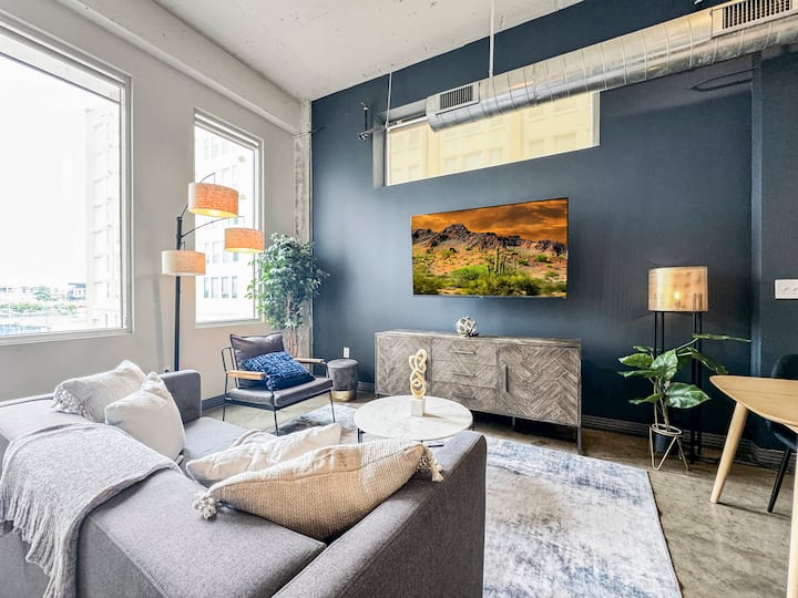 Luxury 1bd | Dt Dallas | Sleeps 8 | Free Parking - Dallas, TX