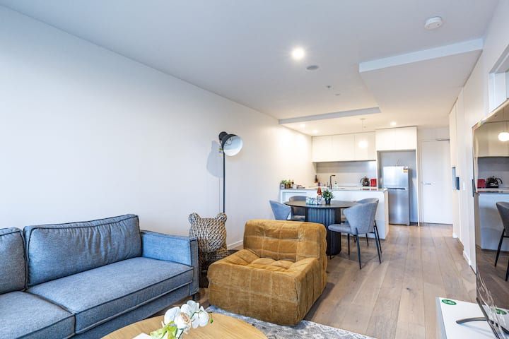 Modern 2-bed, 2 Parking Across Canberra Centre - Canberra
