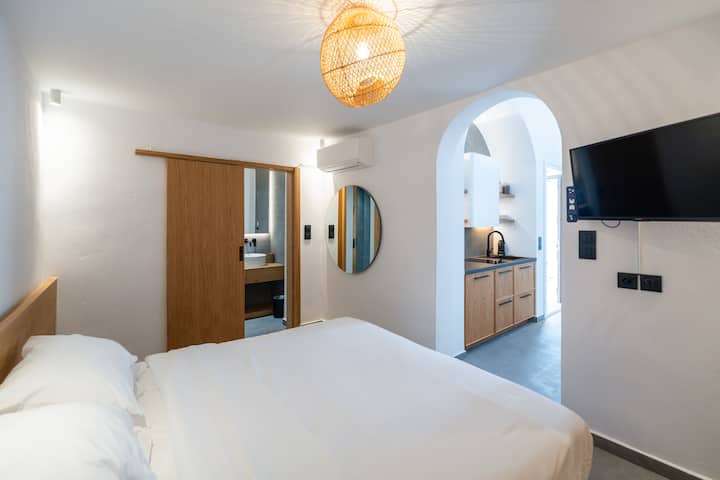 Delicate House · Sophisticated Mykonos Town Stay - Mykonos