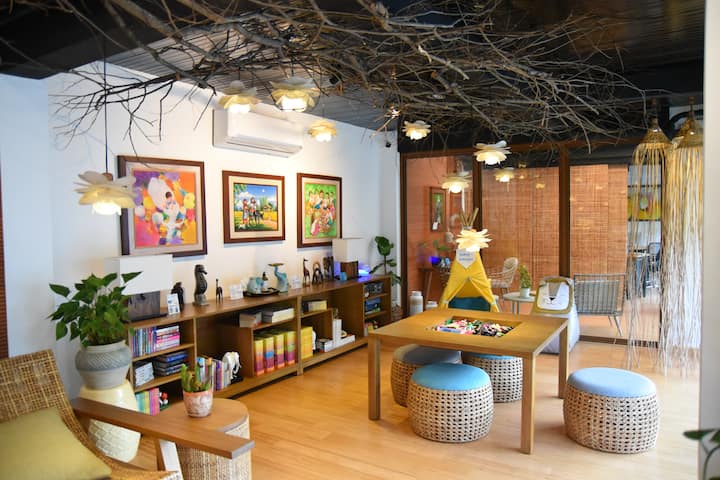 Chateau Genevie- World Themed Apartment - Calamba