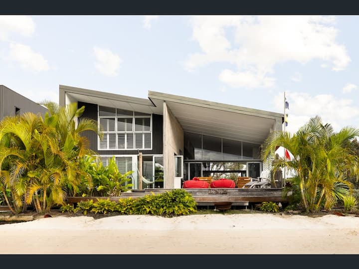 Private Island - Water Front Retreat - South Stradbroke Island