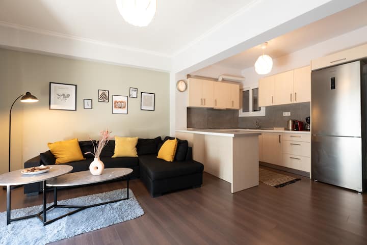 Vibrant Apartment Next To Acropolis - Athens