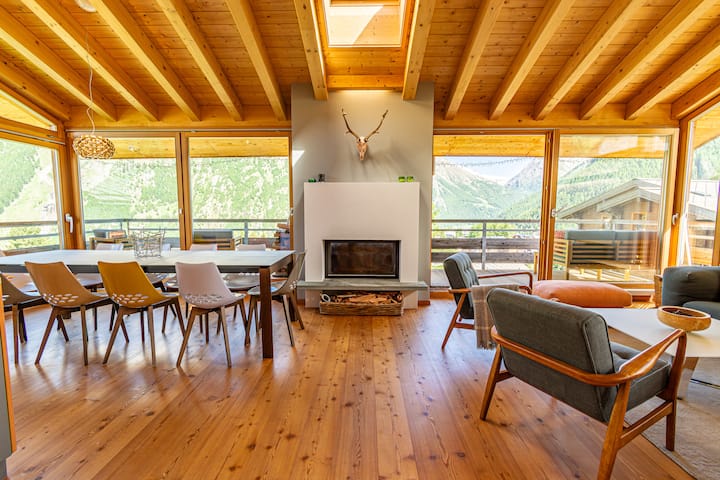 Spacious Family Retreat: 4 Floors, Sauna & Garden - Canton of Valais