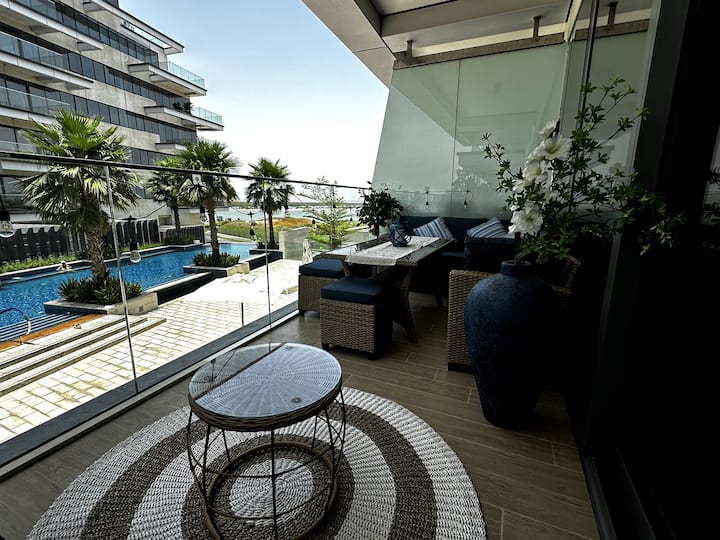 A Sanctuary Beachside Home With Beautiful Sunsets - Abu Dhabi