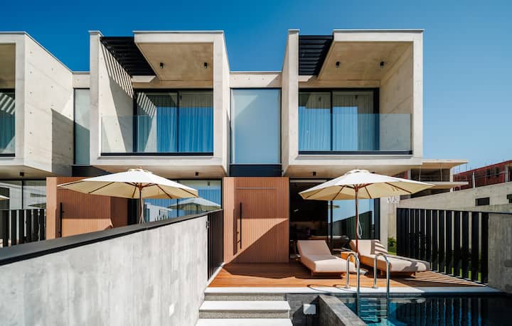 Elegant Townhouse With Infinity Pool And Sea View - Paphos