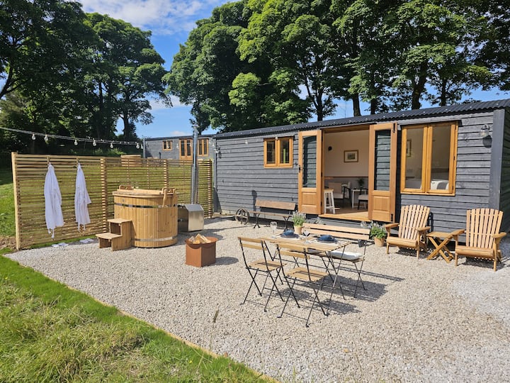 Luxury Hut + Hot Tub Near Todmorden/hebden Bridge - Yorkshire