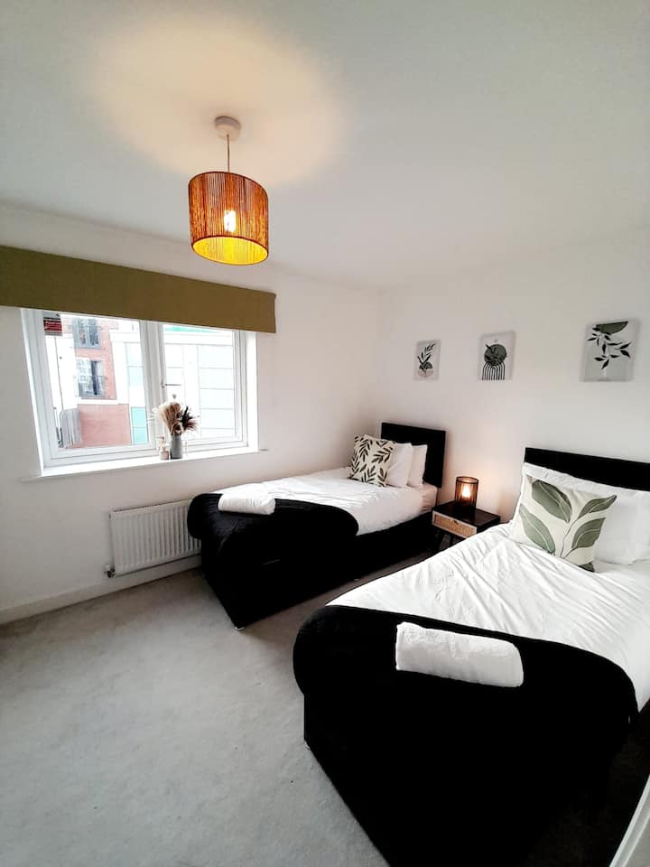 15%off—weekly Deal—family—wifi |Parking |Sleeps10 - Solihull
