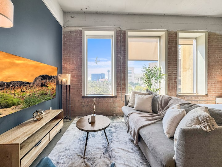 Luxury 1bd | Dt Dallas | Sleeps 12 | Free Parking - Dallas, TX