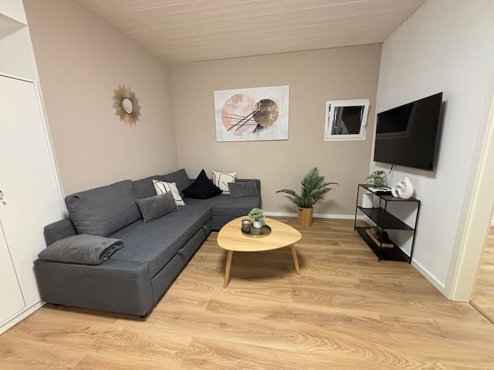 90qm - 5 Zimmer - Parkplatz - Autobahn -Blauer See - Garbsen