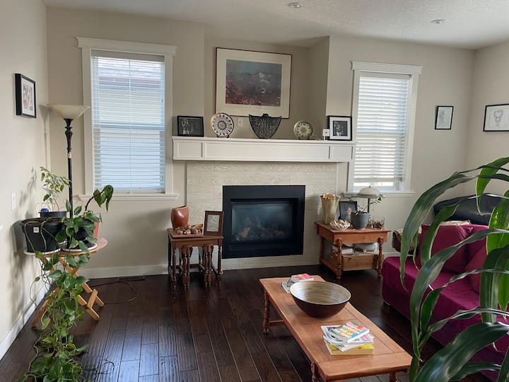 Spacious, Quiet, Close To Shops - Okotoks