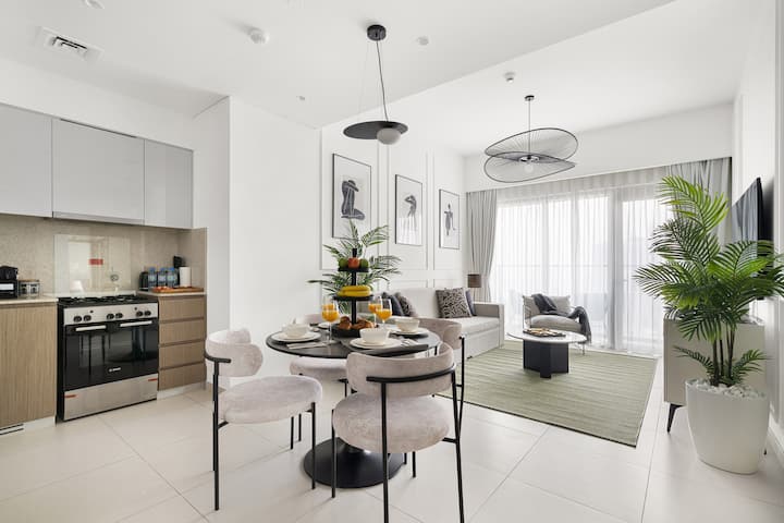 5 Min Walk To Dubai Mall- 2br-46th Floor - Dubai