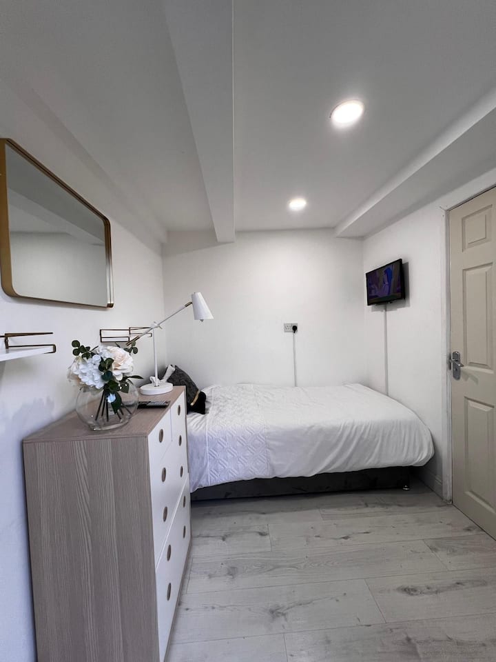 Single Ensuite Room In Corby - Corby