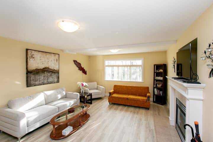 2 Br Spacious Ground Level Suite - Saanich