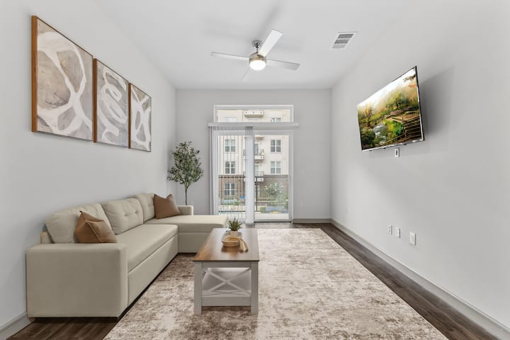 King Sized 1bdr W/ Pool View, Free Parking - Houston, TX