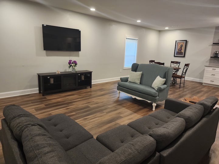 Luxury Guest Home. No Cleaning Fee/ Office Space - Buford, GA