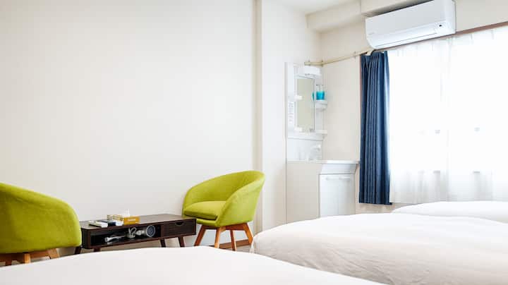 西九条駅前　徒歩約1分　2024年3月リノベーションホテル！ツインルーム【洗面台付】 - Osaka