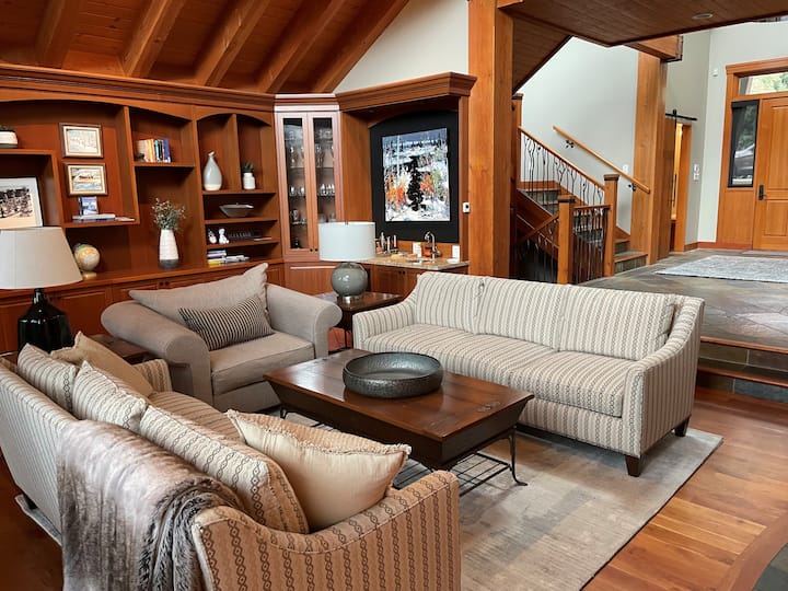 Blueberry Home With Gorgeous Views - Whistler