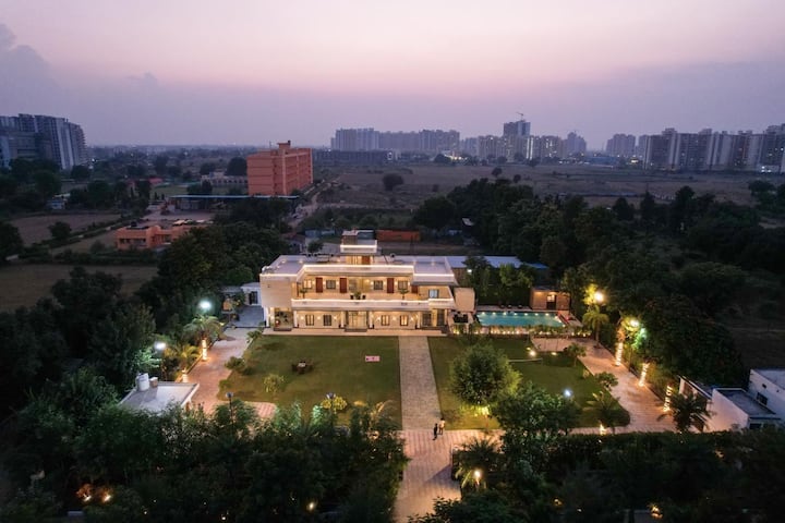 Gulmohar Farm Retreat - 11bhk & 2pools @ Gurugram - 