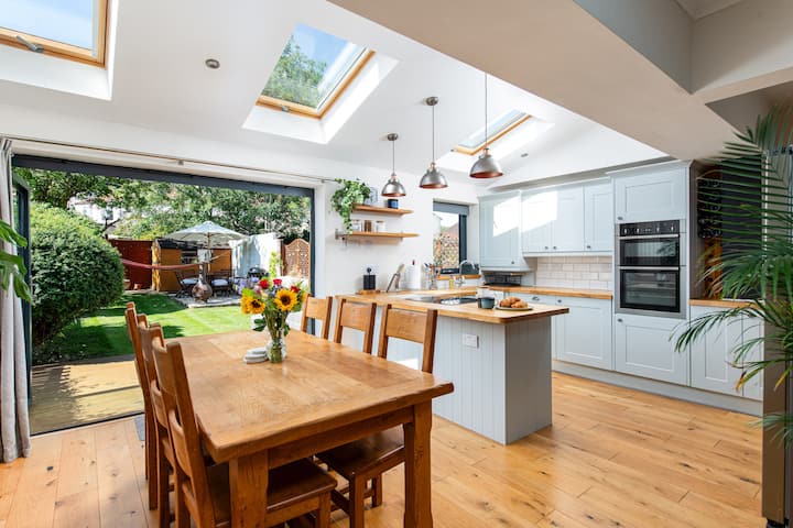 Charming Family Home With Stoves, Garden & Parking - Bristol