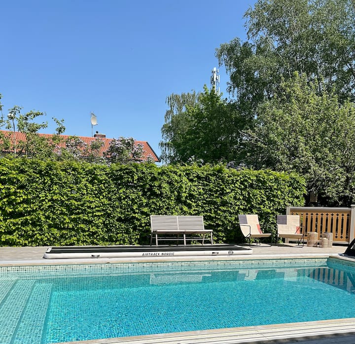 Stor Villa Med Pool Nära Stockholm City - Stockholm