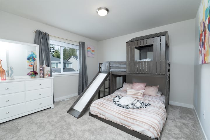 Mv8: Pristine Villa - Marysville, WA