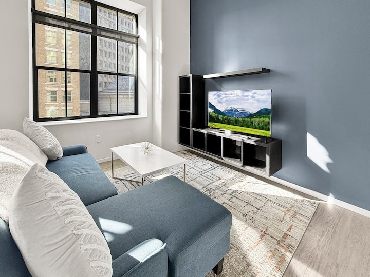 Luxury 1bd | Dt Cleveland | 3 Beds | Free Parking - Cleveland Metroparks Zoo, Cleveland