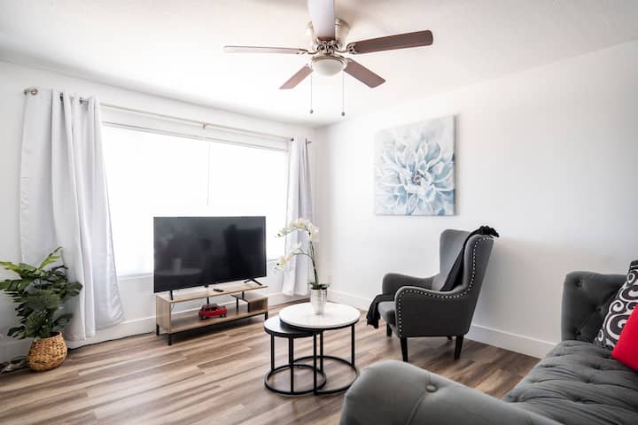 Strip View-1mi. To Strip 5 Br Free Parking! - Las Vegas Strip, NV