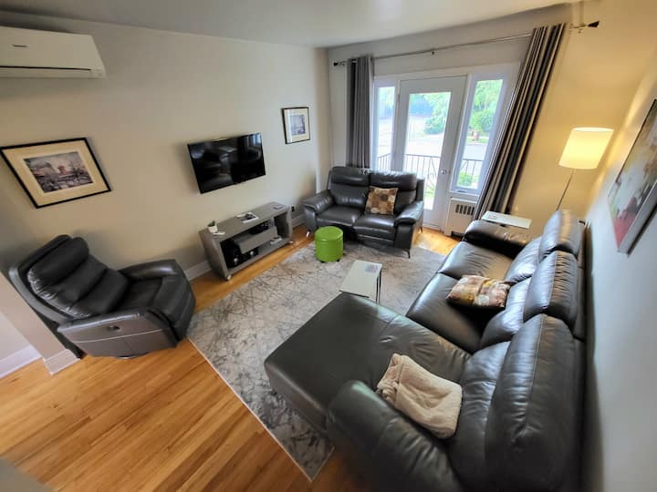 Modern 2 Bed (4 1/2), Lakeview, Backyard - Dorval