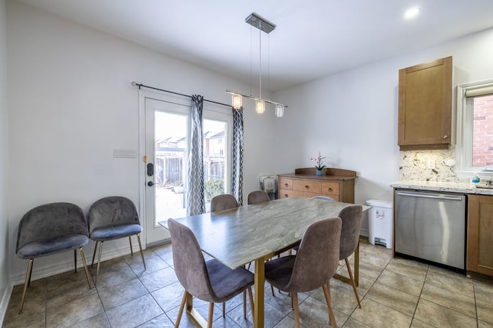 Stay & Play: Cozy Home With Full Basement Fun - Vaughan