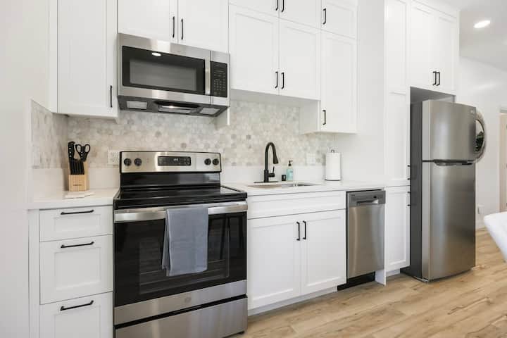 Charming Casita W/ Workspace & Driveway - San Marcos, CA