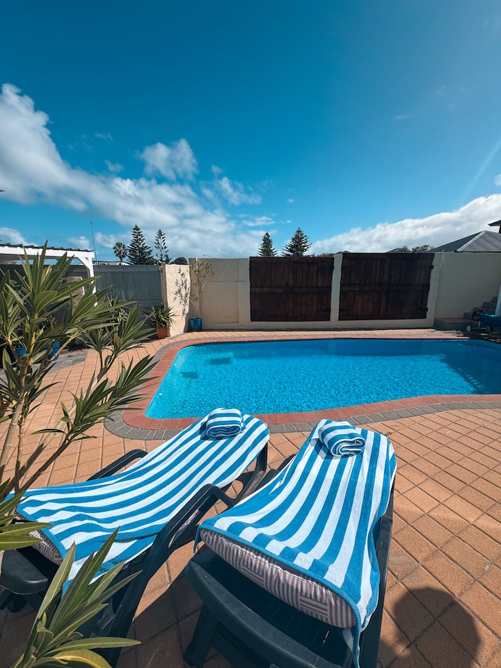 Quinns Beach Mansion Apartment 1 - Joondalup