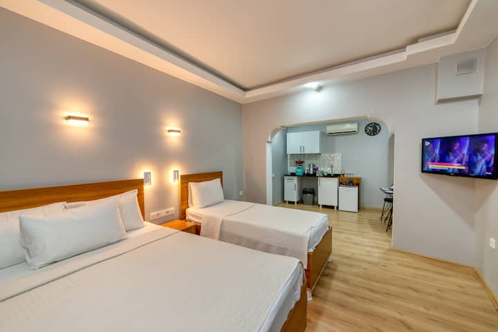 Family Apartment For 5 With Kichen And City View - Fatih