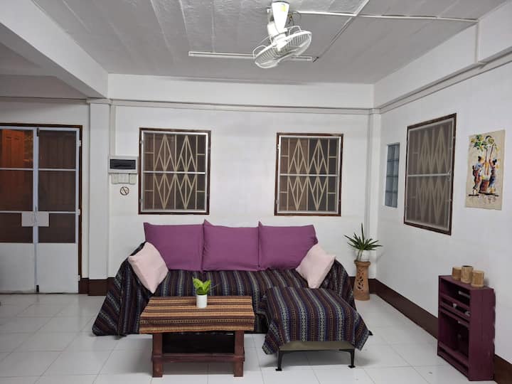Quaint Hideaway Apartment - Laos