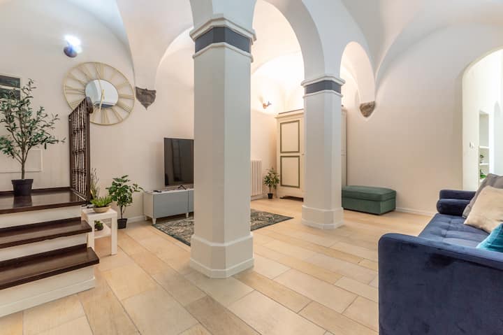 Danza Delle Farfalle: Ex Convento, Patio Privato - Siena