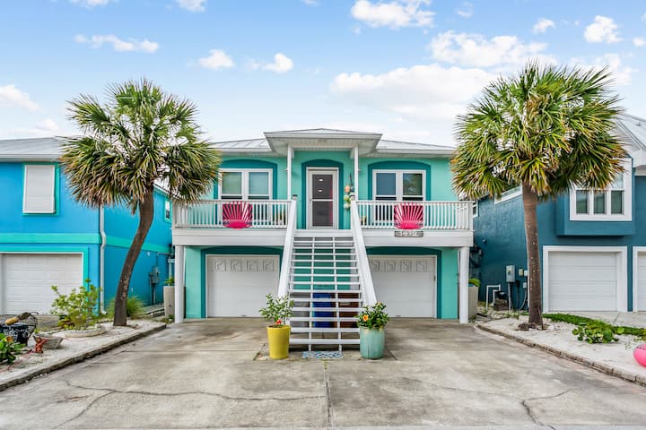 Waves And Whispers Retreat - Navarre, FL